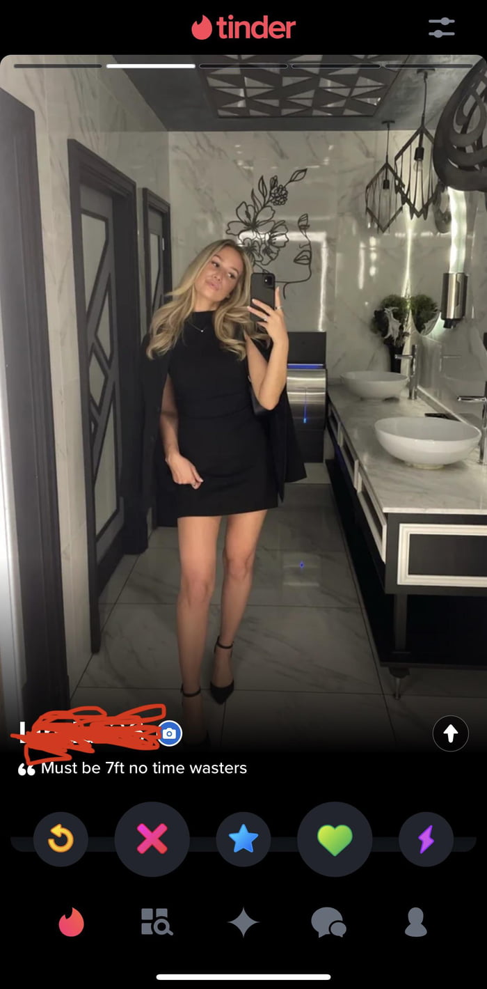 No time wasters lads, she’s not asking for much - 9GAG