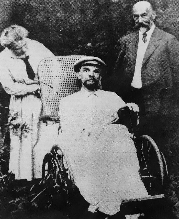 Lenin's last photo, 1923. - 9GAG