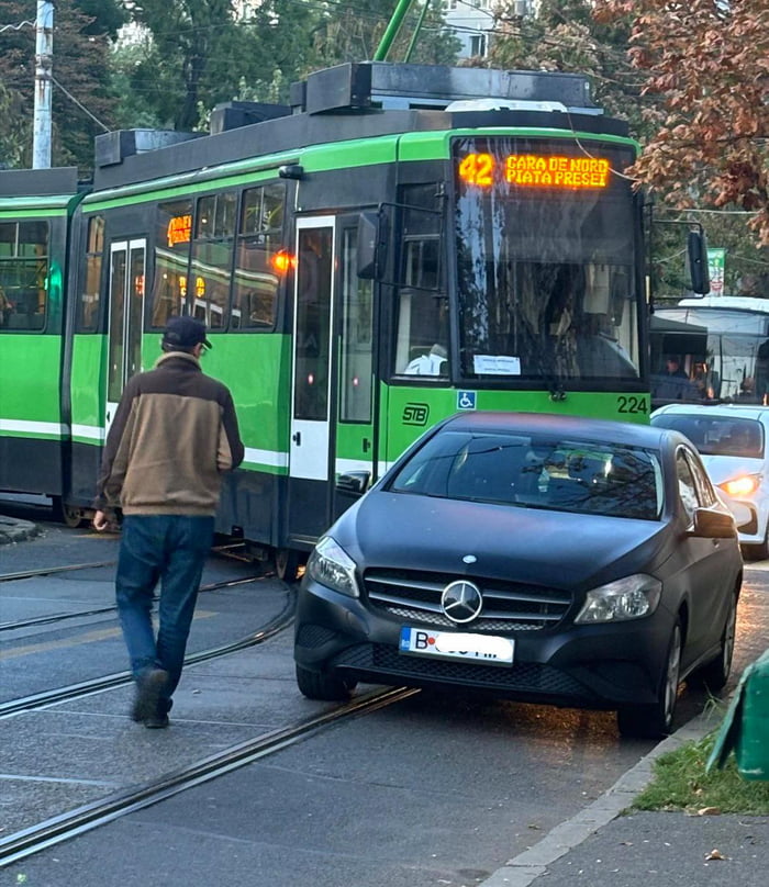 Drivers that park their car on tram lines should have their permit taken away forever - 9GAG