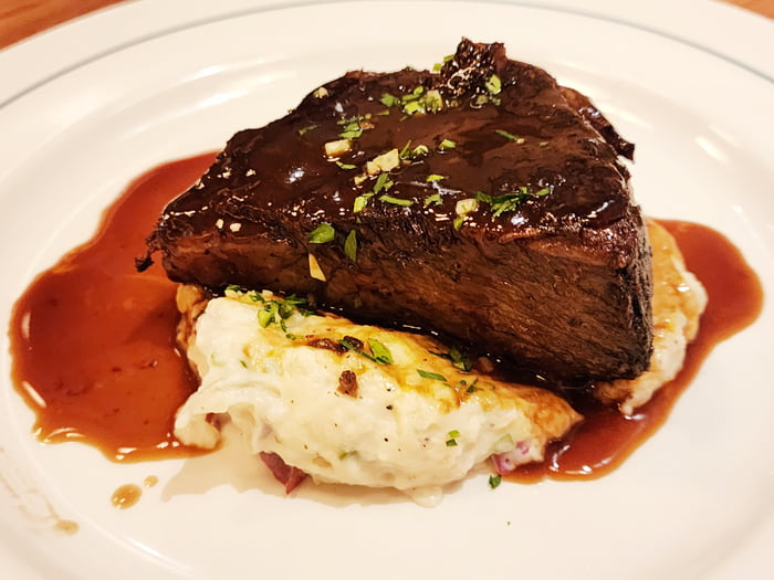 Beef short rib over mashed potatoes - 9GAG