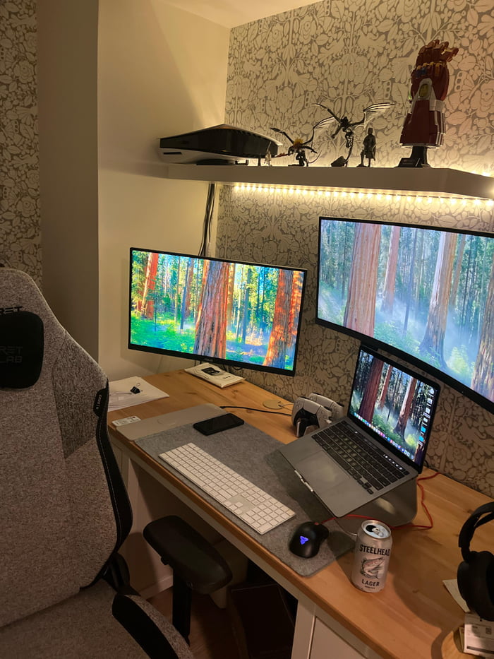 Suggestions on how to aesthetically add a 3rd monitor? - 9GAG