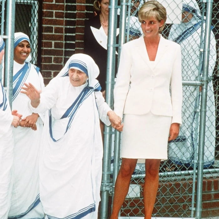 Princess Diana and Mother Teresa in New York. June 18, 1997. - 9GAG
