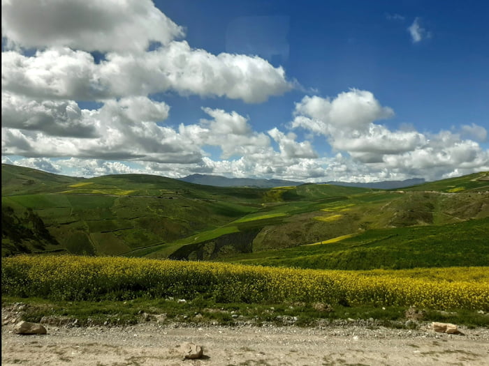 Still doing landscapes? Just a random hill in Perú - 9GAG