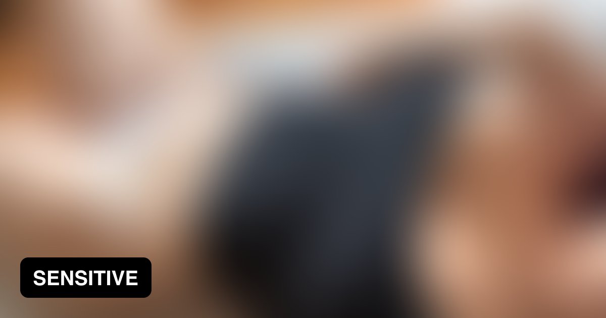 This bra is just a placeholder, they wan't to escape soo bad - 9GAG