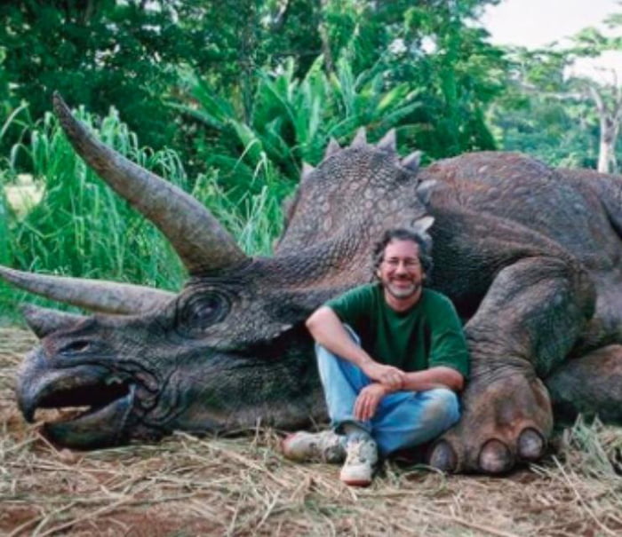 A hunter kills the last living dinosaur (65 Million BC, colorized) - 9GAG