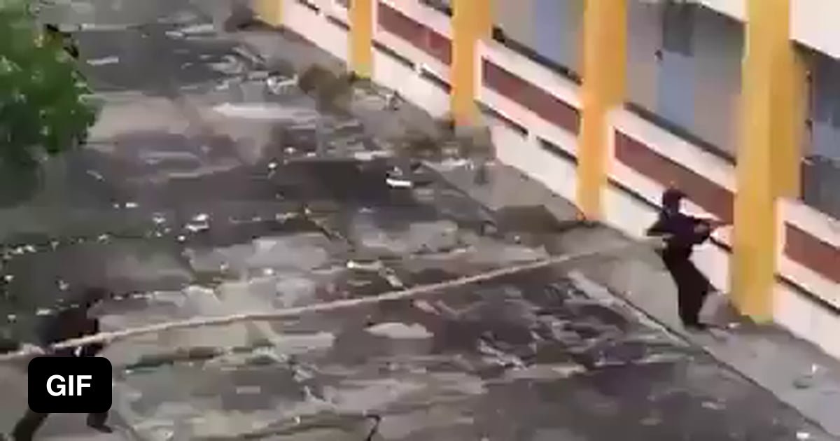 These cops scaling a 30ft wall using nothing but a wooden pole. - 9GAG