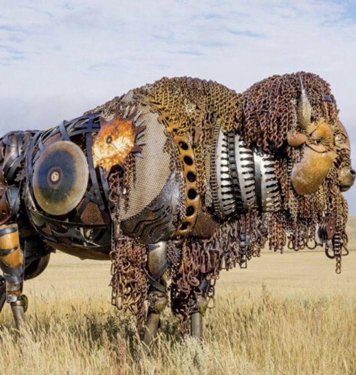 A buffalo sculpture created entirely from scrap metal - 9GAG