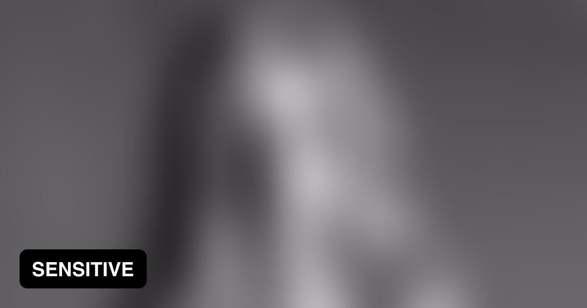 Deborah Ann Woll Hand Bra - 9GAG