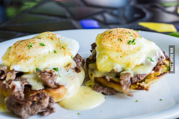 Roasted garlic rubbed prime rib Benedict - 9GAG
