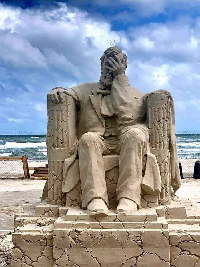 This Sand Scuplture - 9GAG