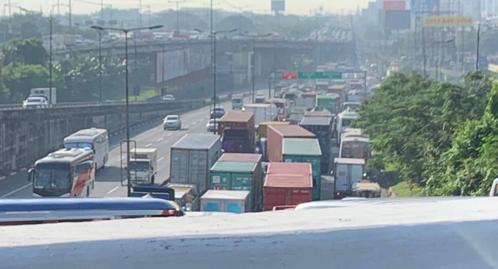 Christmas rush? No, it's the southbound traffic in SLEX due to the ...