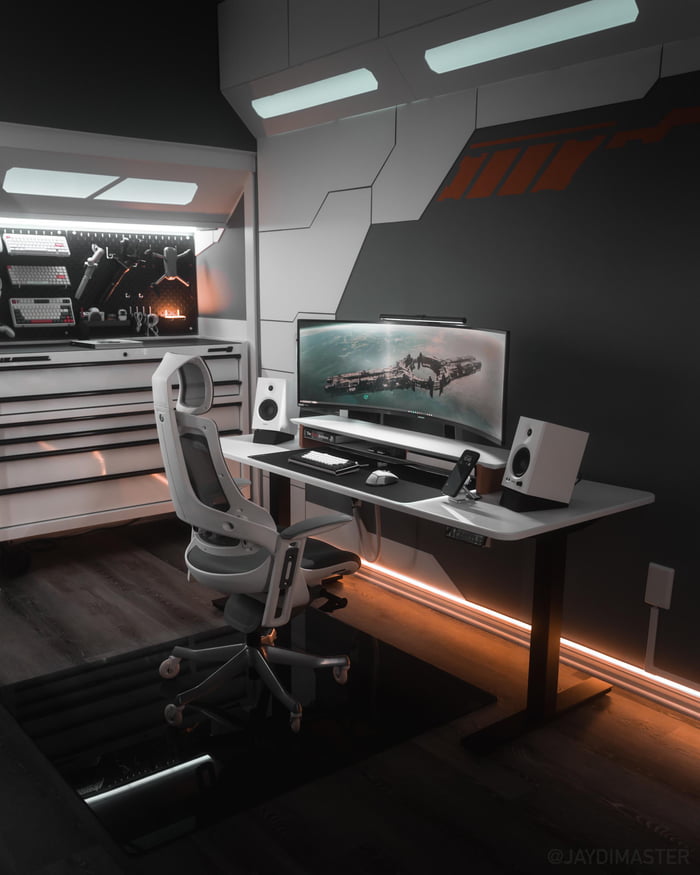 Sci-fi themed setup, nothing crazy. - 9GAG