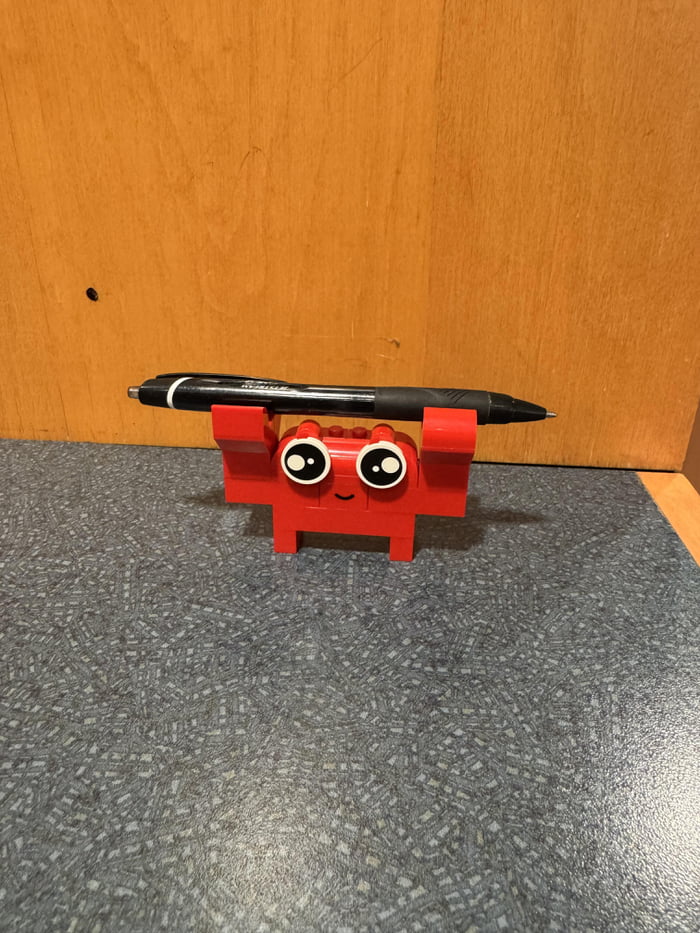 Helpful little guy… - 9GAG