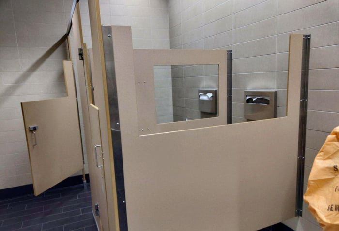 Loo Situations in Seattle - 9GAG