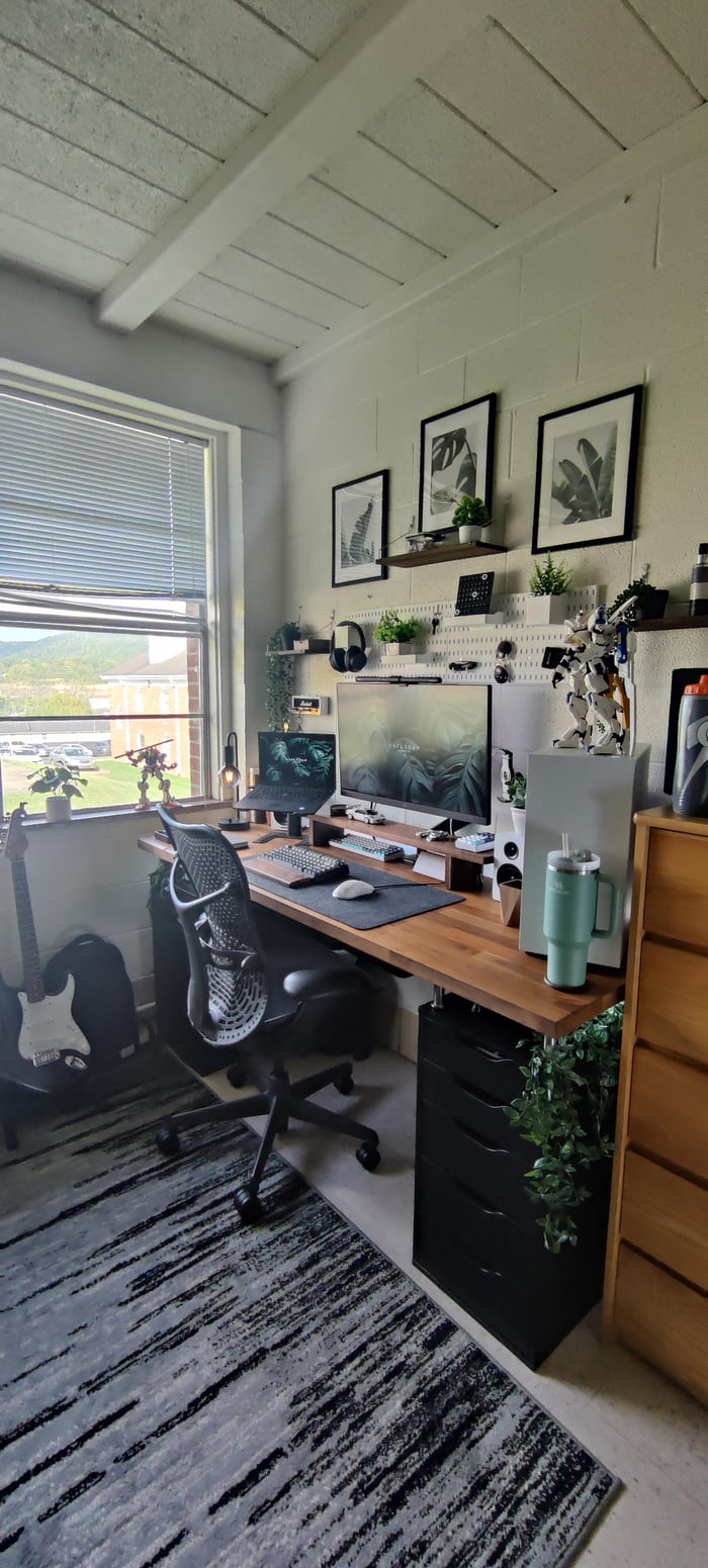 Current college dorm setup - 9GAG