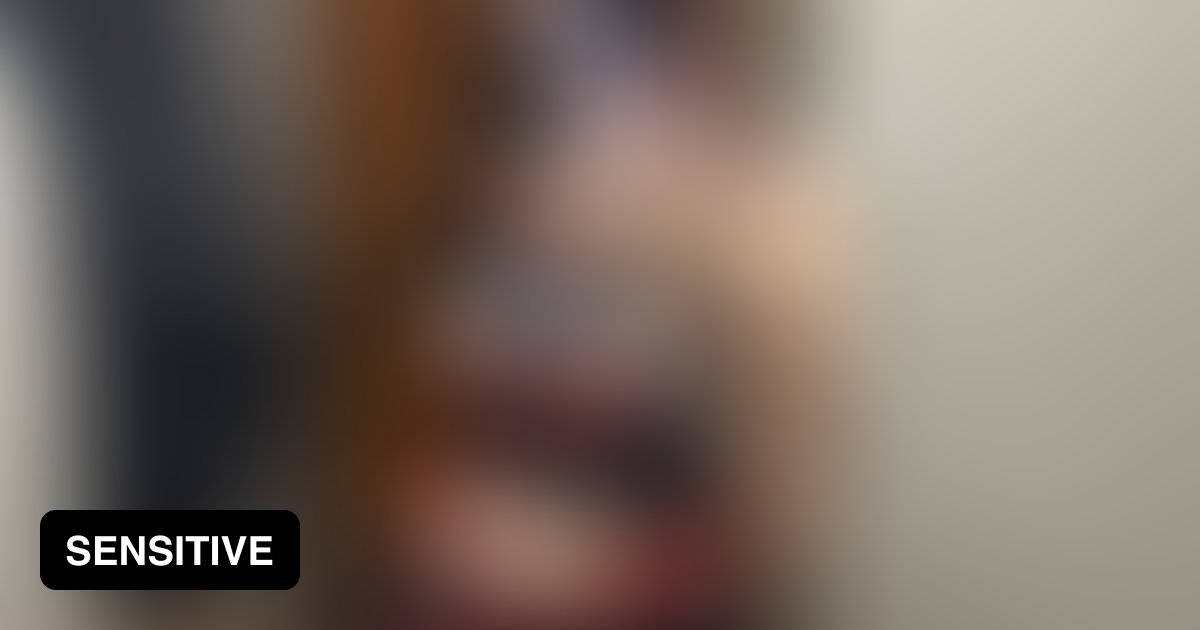 We love a good crop top and straps moment - 9GAG