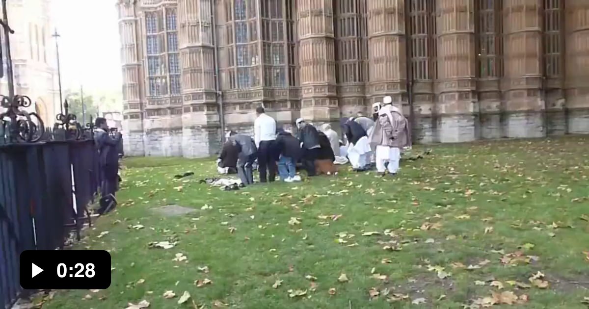 There are over 500 mosques in London, but Muslims pray in front of the ...