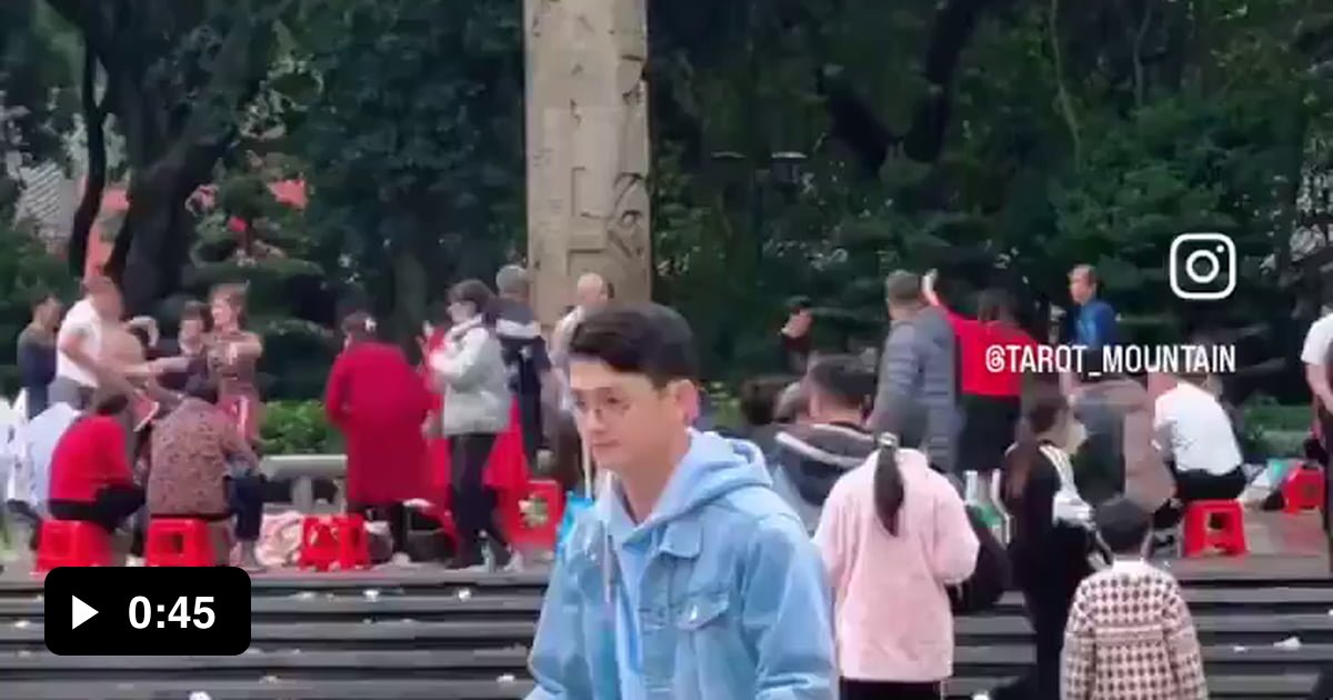 These guys robot dancing - 9GAG