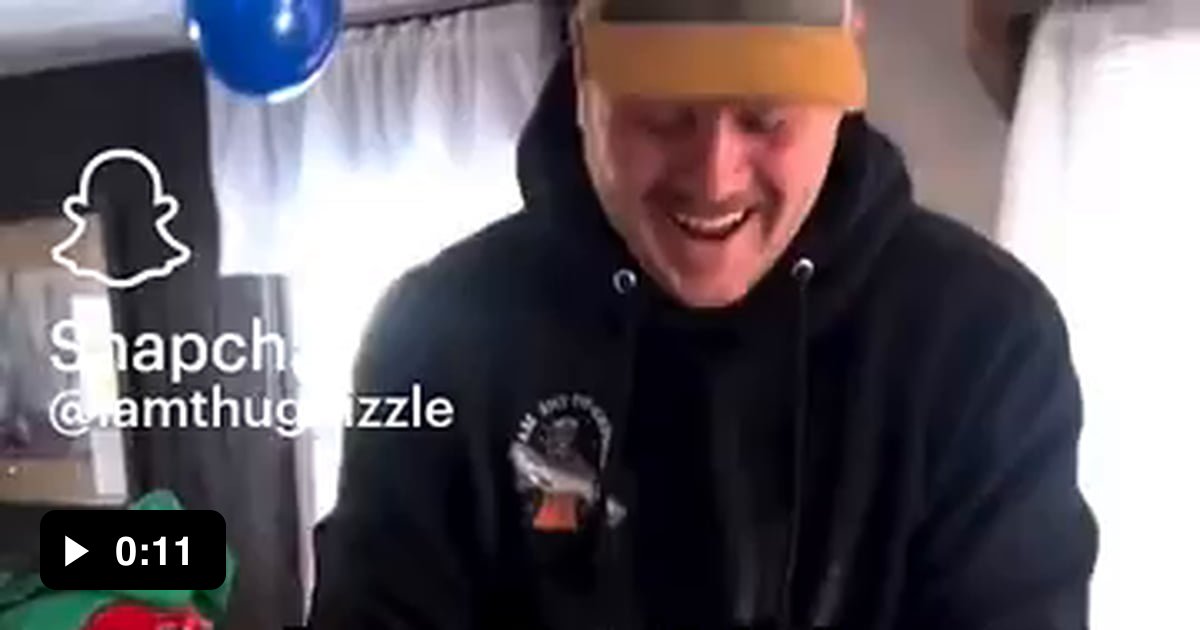 He really committed to the bit - 9GAG