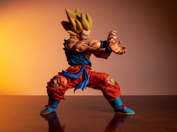 Goku figurine, second photo-shooting - 9GAG