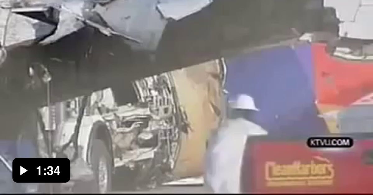 Airplane Crashed Into A Tall Building Reported By Asian Woman Sum Dum ...
