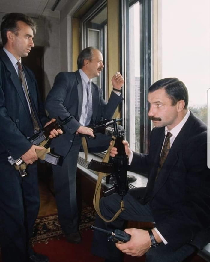 Russian SVR agents armed with AKS-74U rifles in the Russian White House ...
