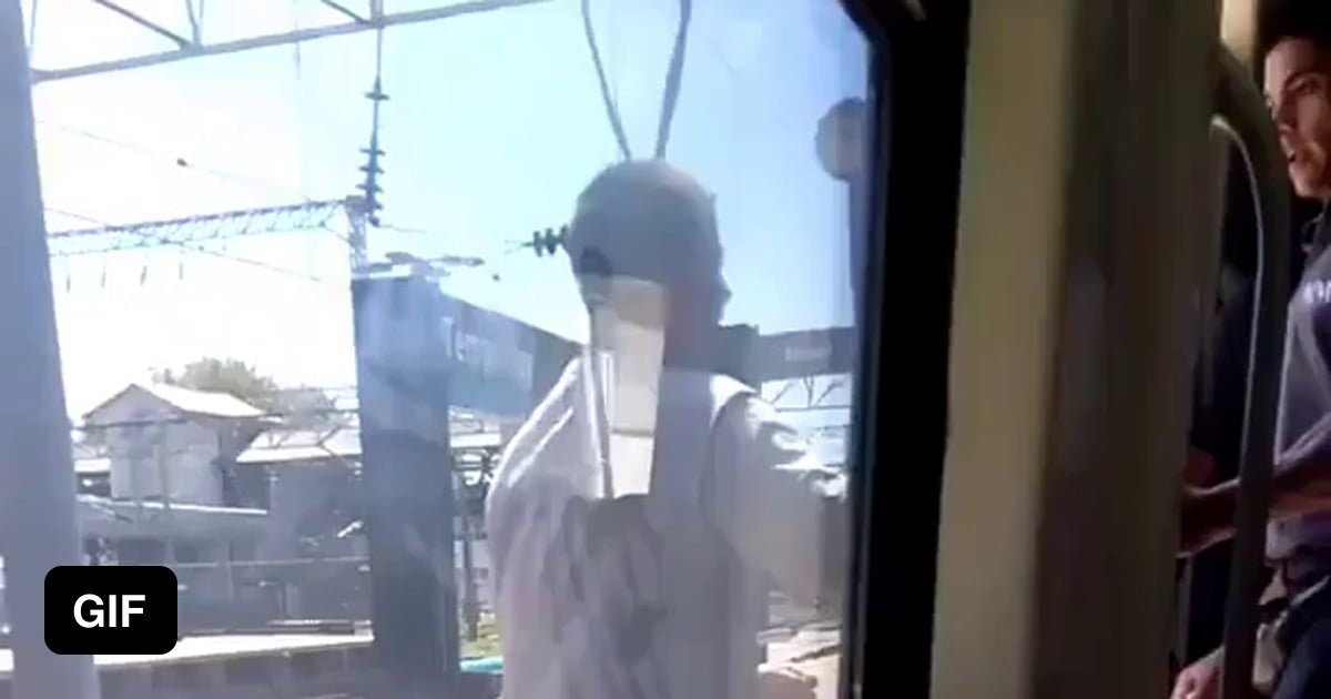 Guy tries to box with the jacked security guard - 9GAG