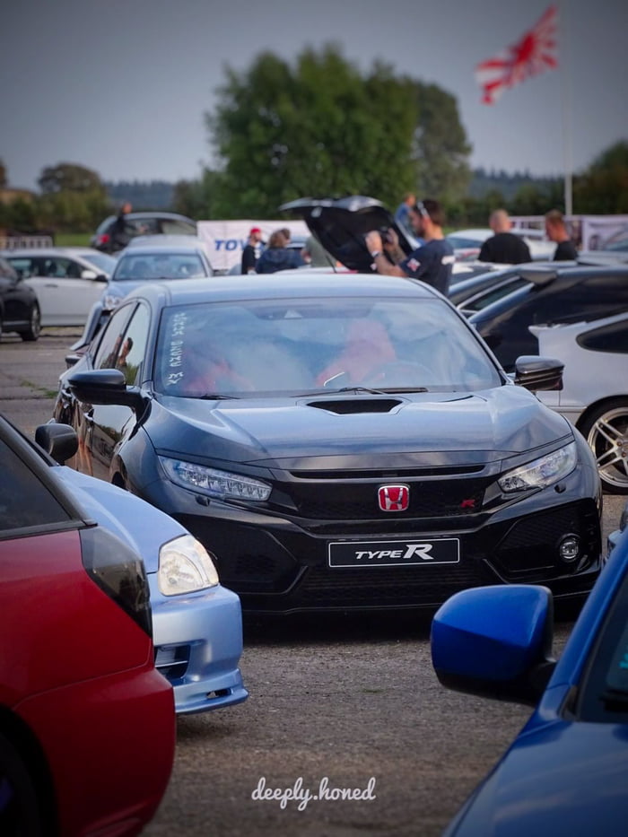 Black beauty ᕙ(⇀‸↼‶)ᕗ Civic FK8 Type-R - 9GAG