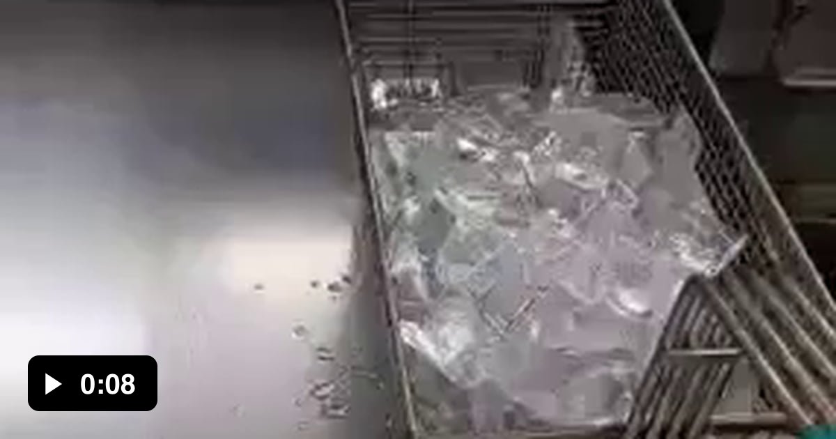 Frying Ice cubes in the frying machines - 9GAG