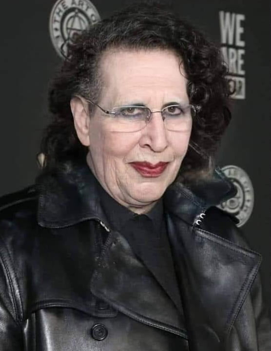 (2013) After leaving Dunder Mifflin, Phyllis joined Marilyn Manson on ...