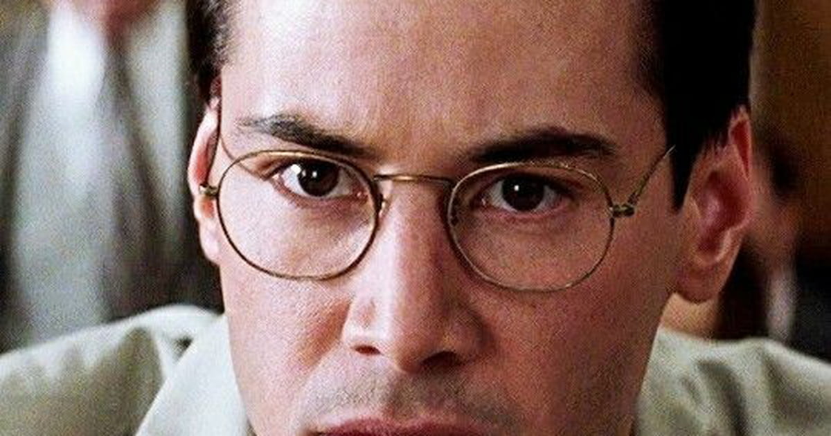 Keanu Reeves looking smexy in glasses in The Devil's Advocate. - 9GAG