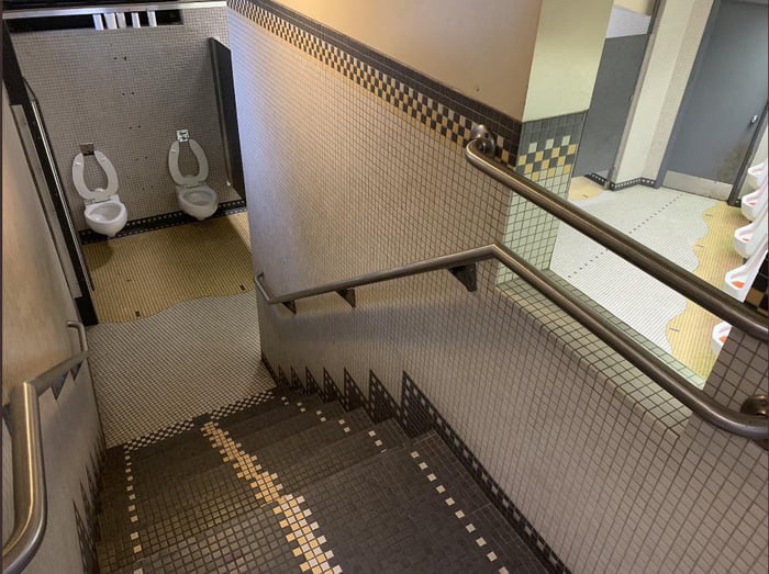 Kansas City War Memorial bathroom - 9GAG