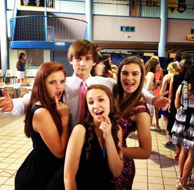 Ultimate hand hover - 9GAG