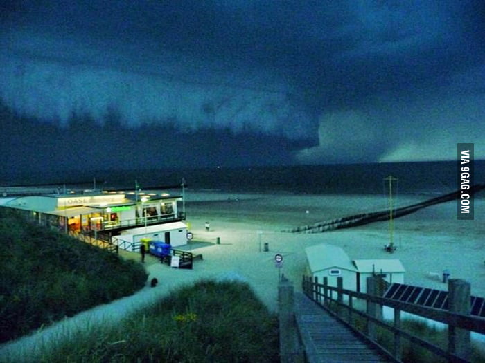 Thunderstorm in the Netherlands last night (Domburg, Zeeland) - 9GAG