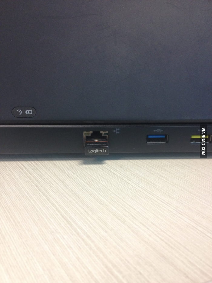 Boss wondering why his cordless mouse wasn't working. - 9GAG