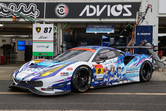 Hololive livery on Ferrari 488 GT-3 - 9GAG