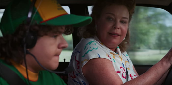 What happened to Dustin's dad? Wrong answers only. - 9GAG