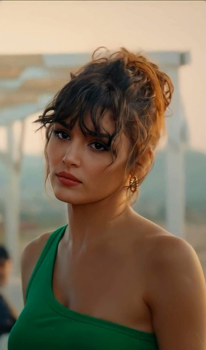 Hande Ercel - Turkish young actress - 9GAG
