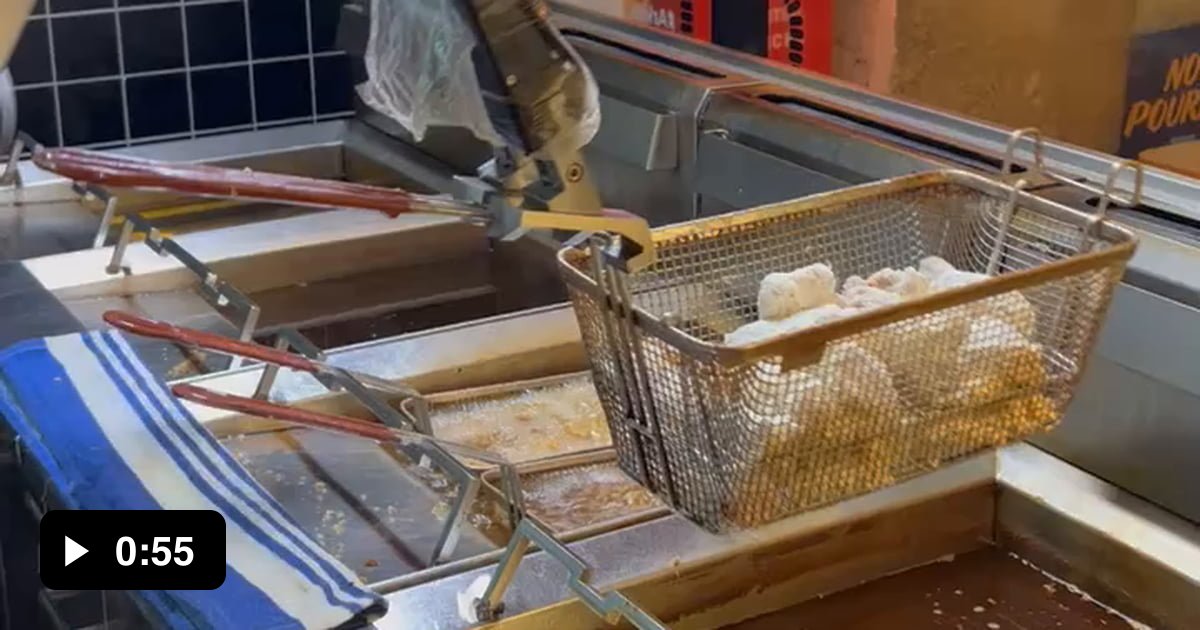 A robot cooking Korean fried chicken. Spotted in Melbourne Australia ...