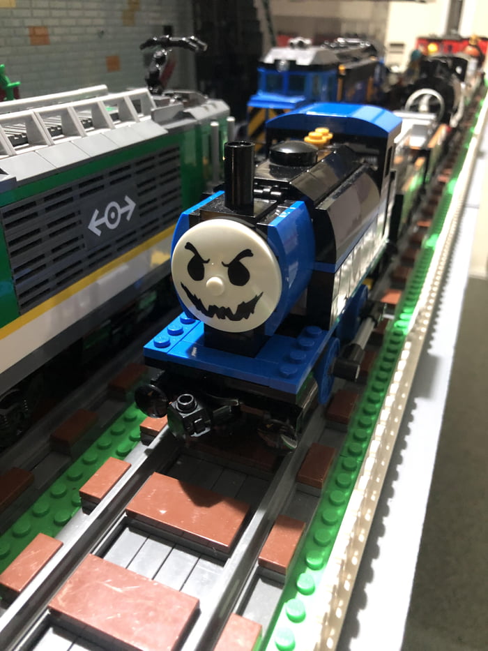 Angry Thomas. - 9GAG