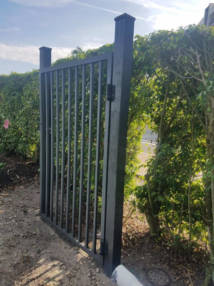 This utterly useless gate - 9GAG