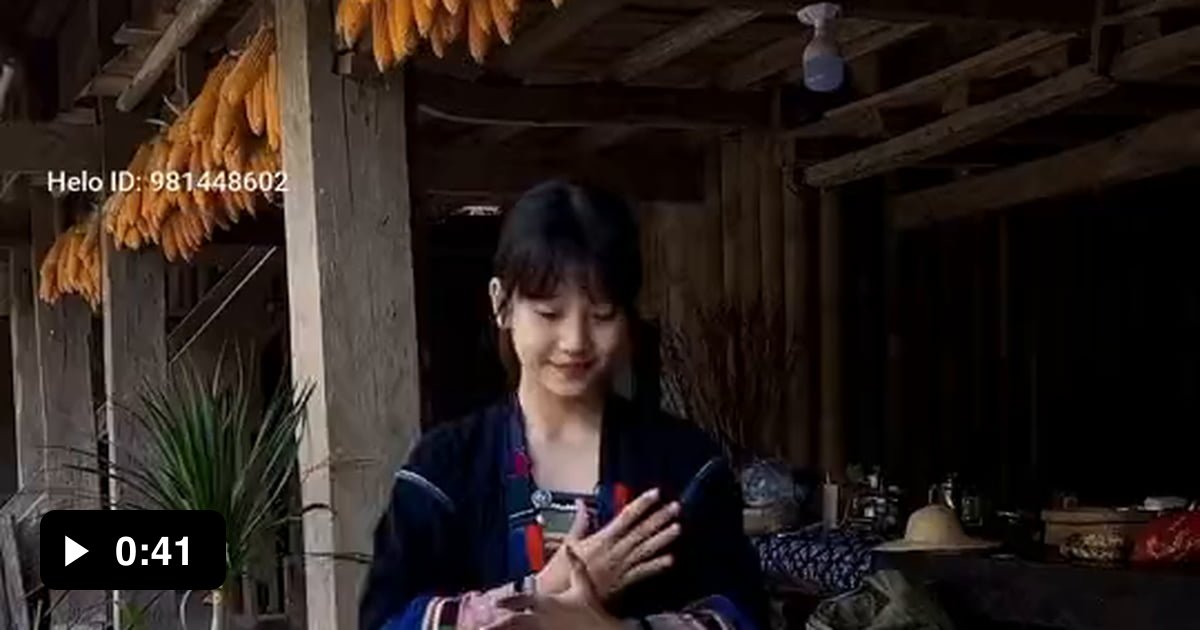 Akha girls from 12 panna performing arts The original of the Akha tribe - 9GAG