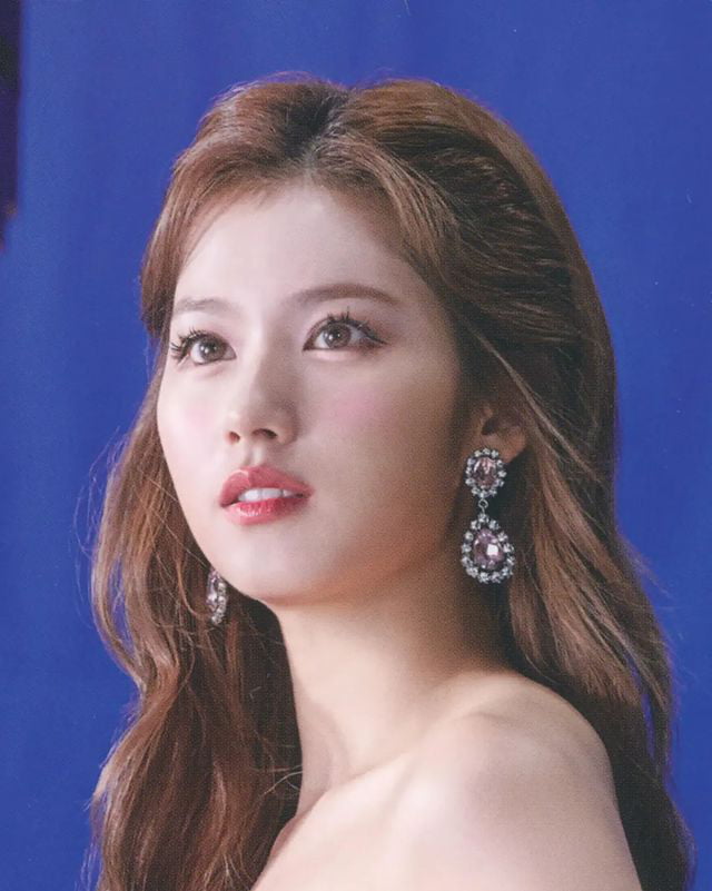 Minatozaki Sana 💕 - 9GAG