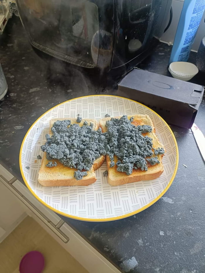 Mmmm toast with scrambled egg - 9GAG