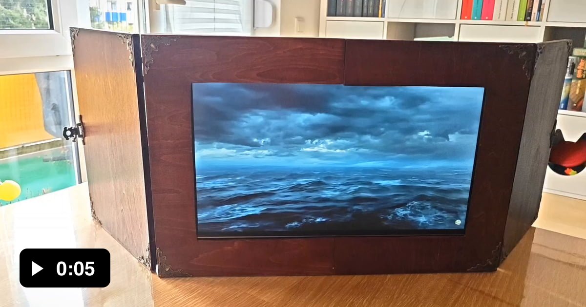 I built a D&D DM screen with a build in display - 9GAG