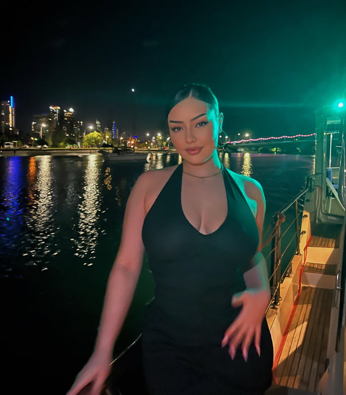 Thick, curvy, and proudly Samoan ☀️🏝️👙 - 9GAG