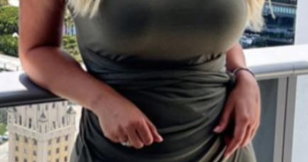 Hot Miami Real Estate Agent. - 9GAG