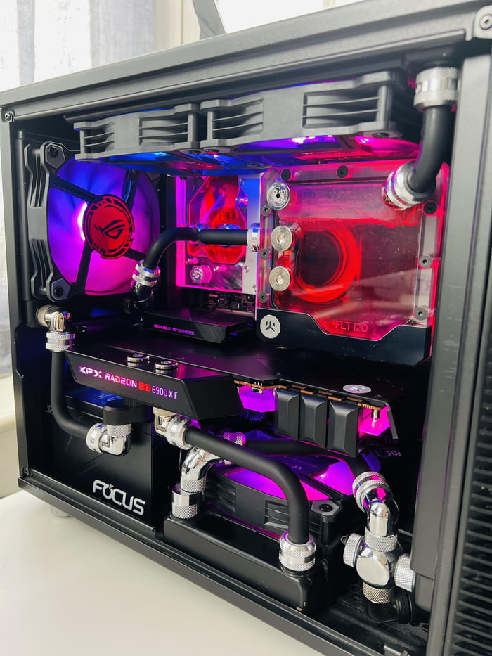 Custom Loop Mini ITX build 5900X 6900XT - 9GAG