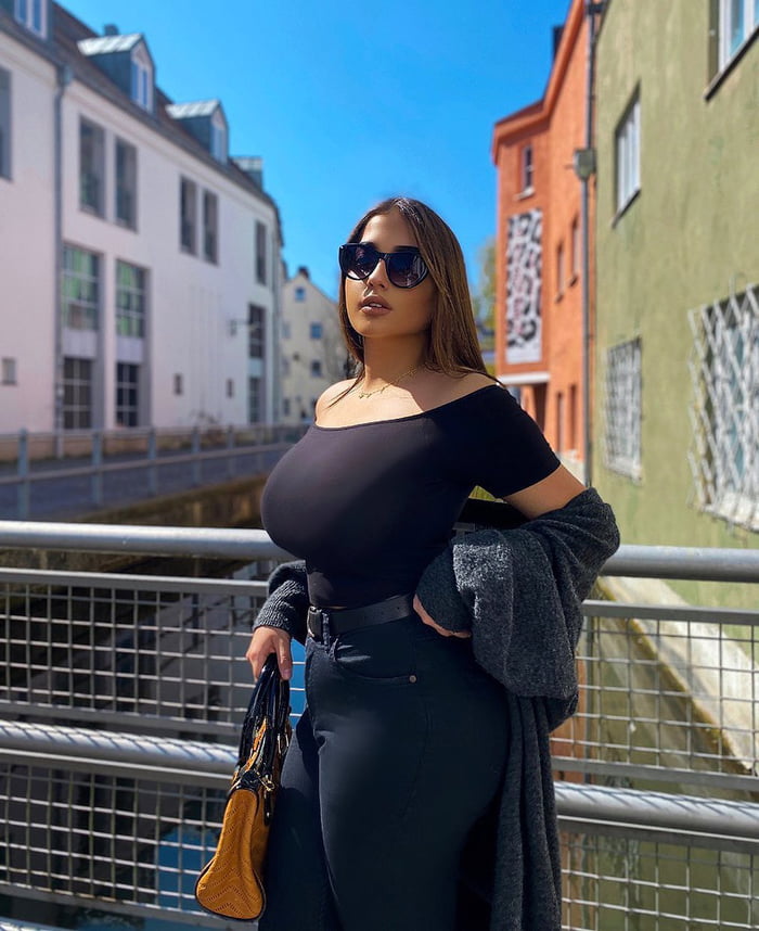 All black outfit - 9GAG