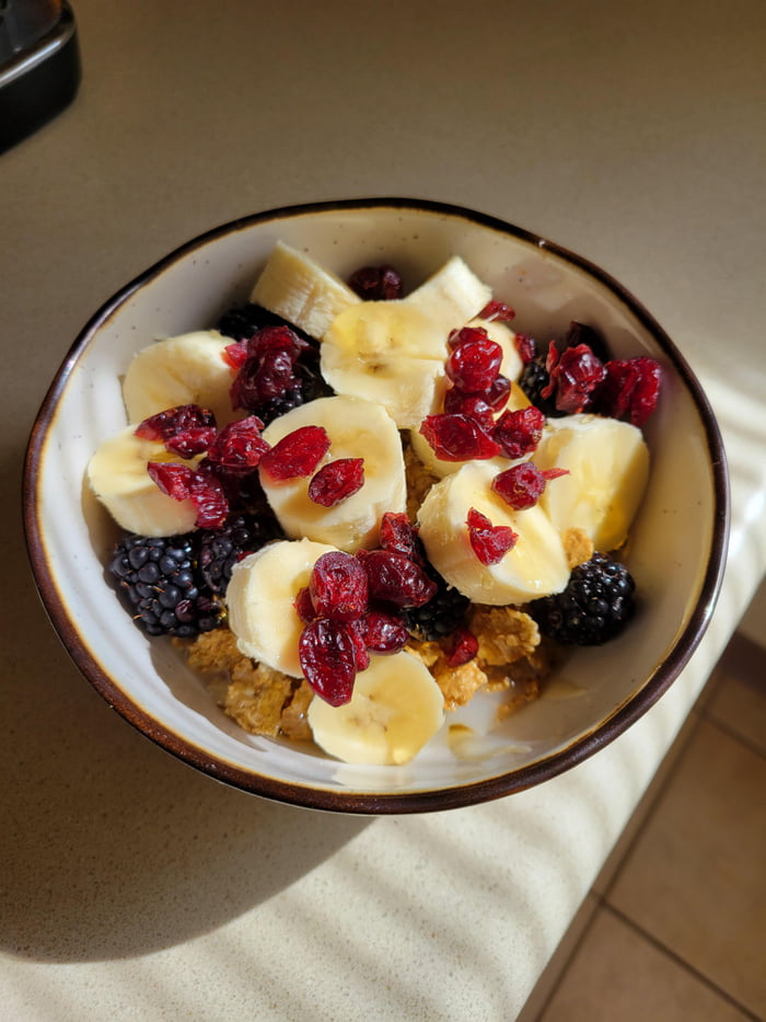 Honey-Almond Cereal with Bananas, Blackberries, Dried Cranberries, and ...